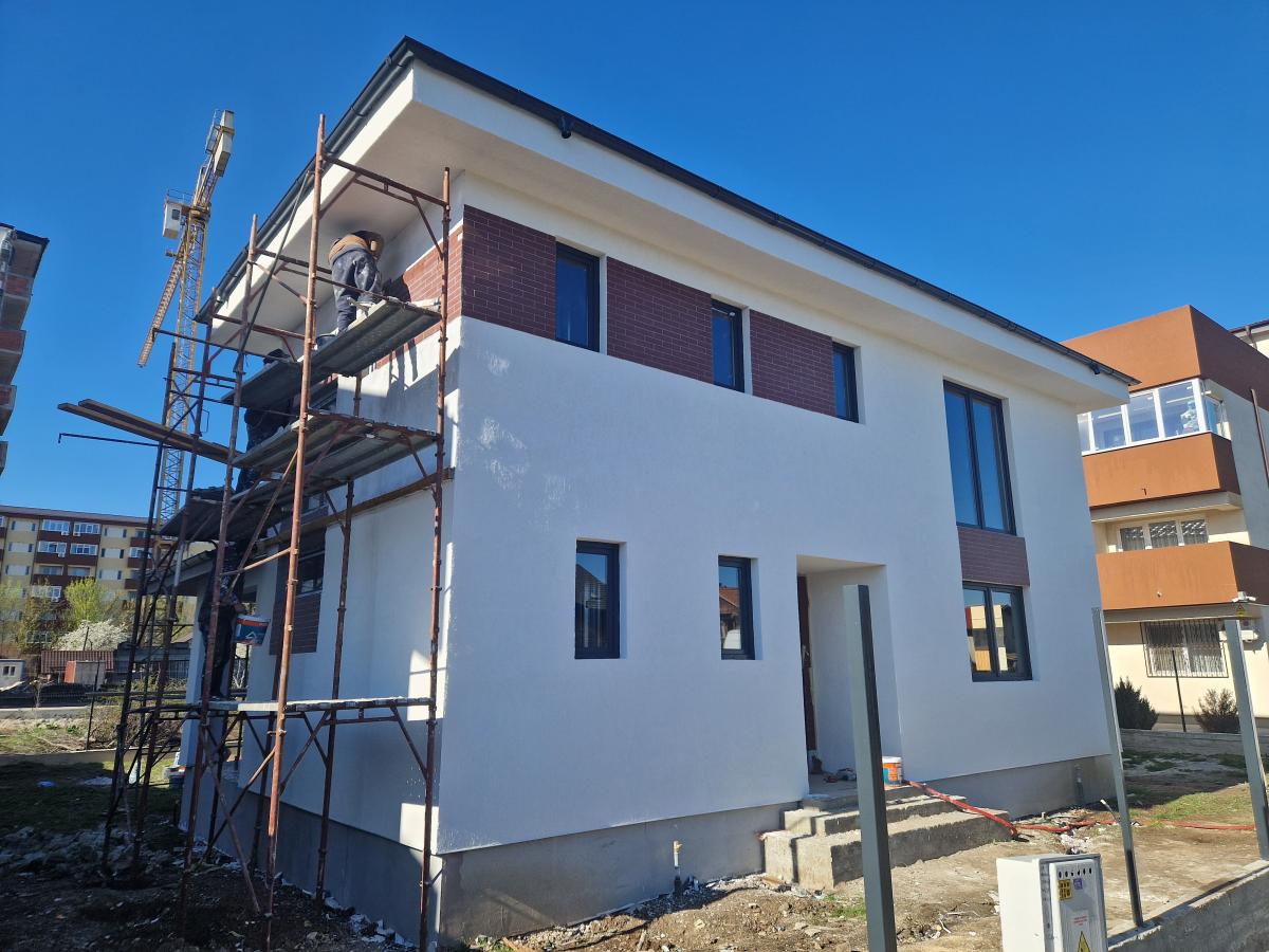 Aplicare placari decorative caramida aparenta casa cu structura metalica